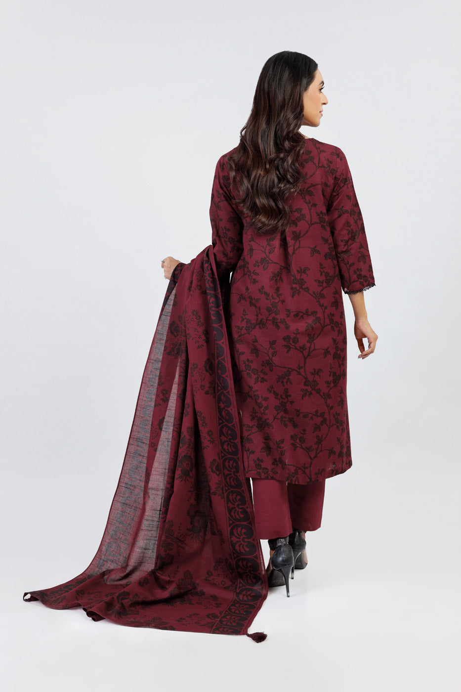 3 Piece Printed Khaddar Suit With Light Khaddar Dupatta – Alkaram ...